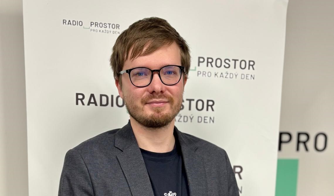 Mluvčí MZV ČR Daniel Drake: Každý den přemýšlím, jak udělat zahraniční ...